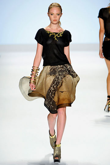 Project Runway: Laura Kathleen Spring 2012 RTW Shows【天桥骄子吧】_百度贴吧